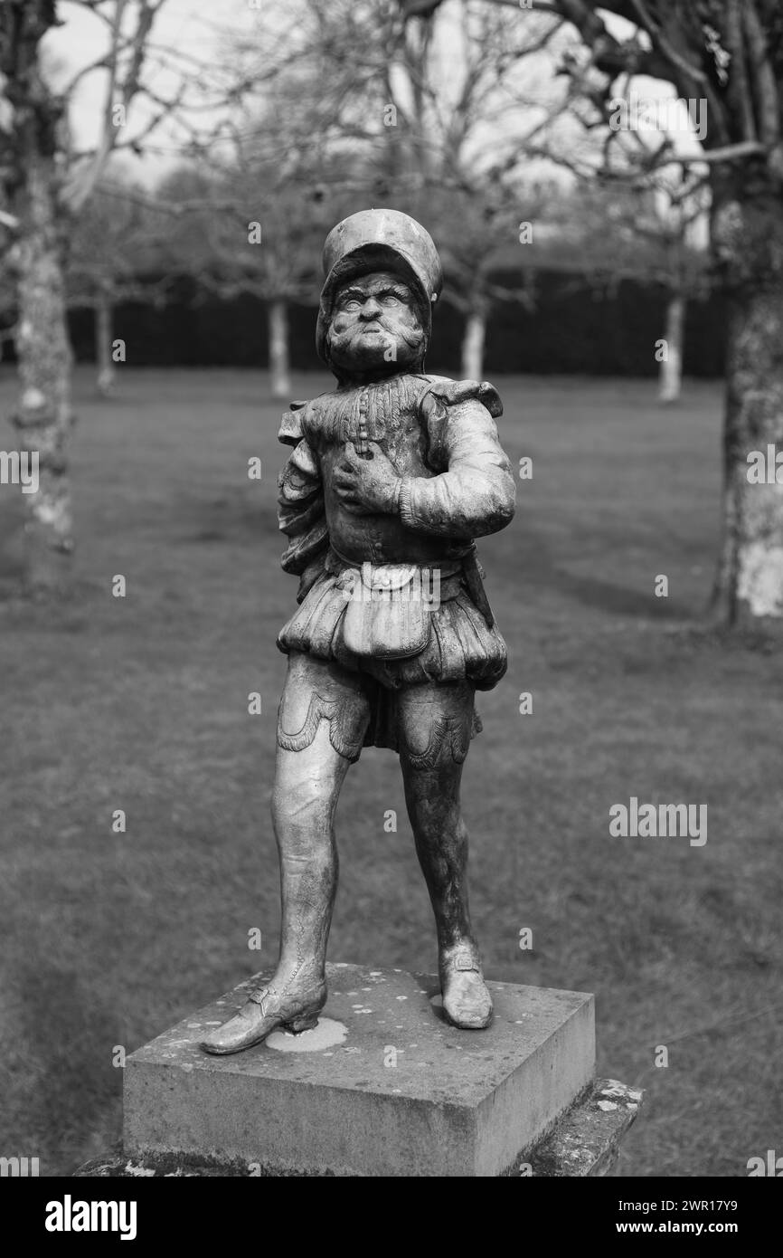 Kipling statue with pleached lime trees hi-res stock photography and ...