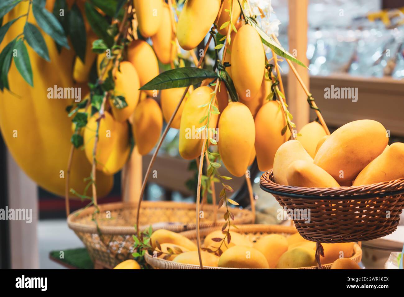Pile yellow mangoes in hi-res stock photography and images - Alamy