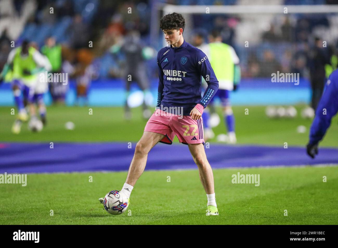Leeds United midfielder Archie Gray (22) warm up during the Sheffield ...