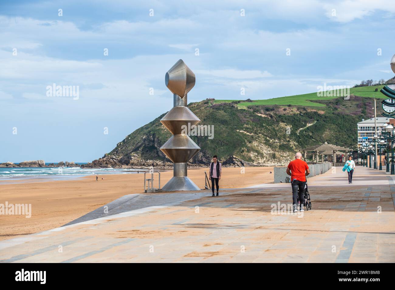 Dama statue by Marcos Hernando, Itsasertza Kalea beach promenade in ...