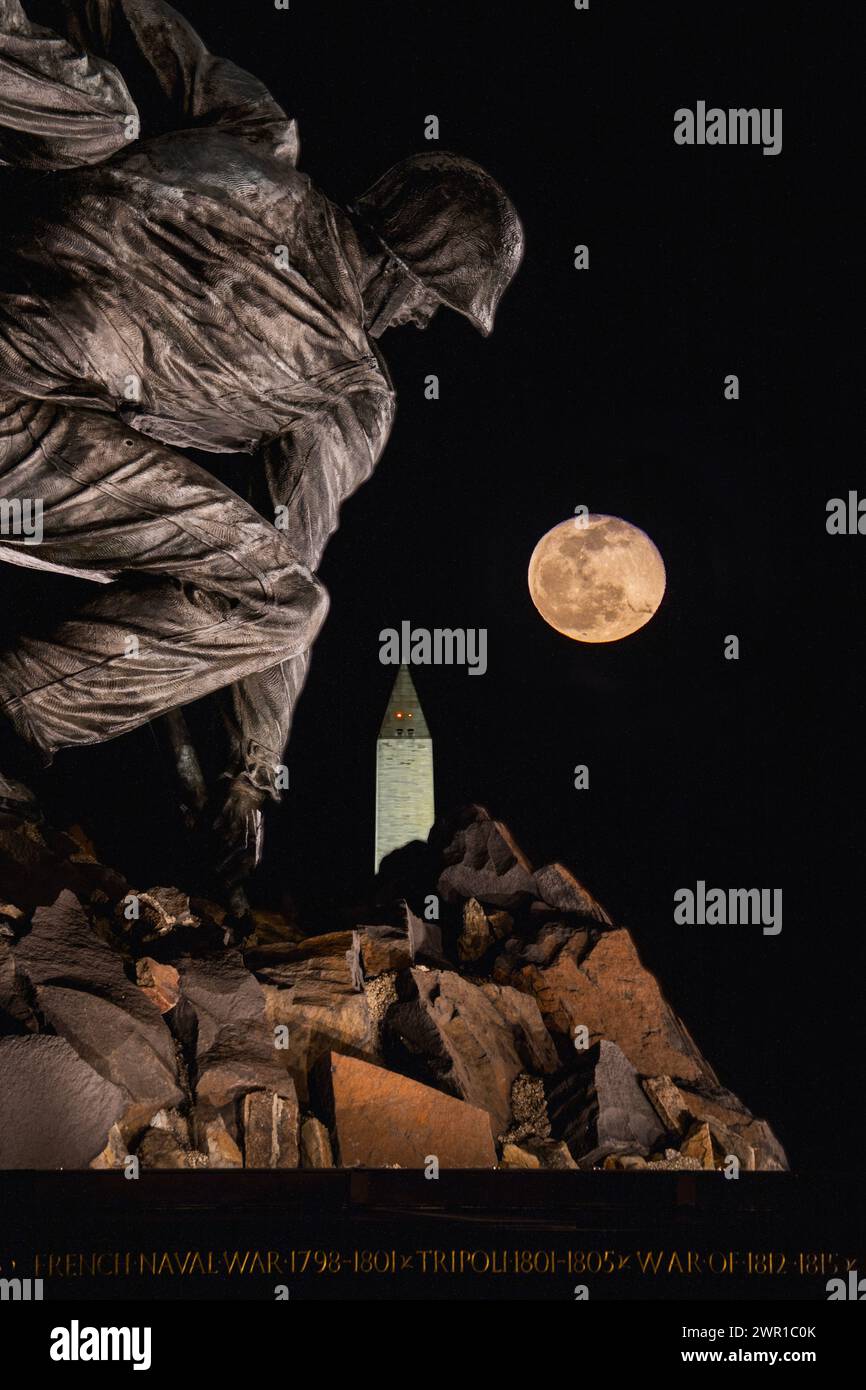Washington monument moon hi-res stock photography and images - Alamy