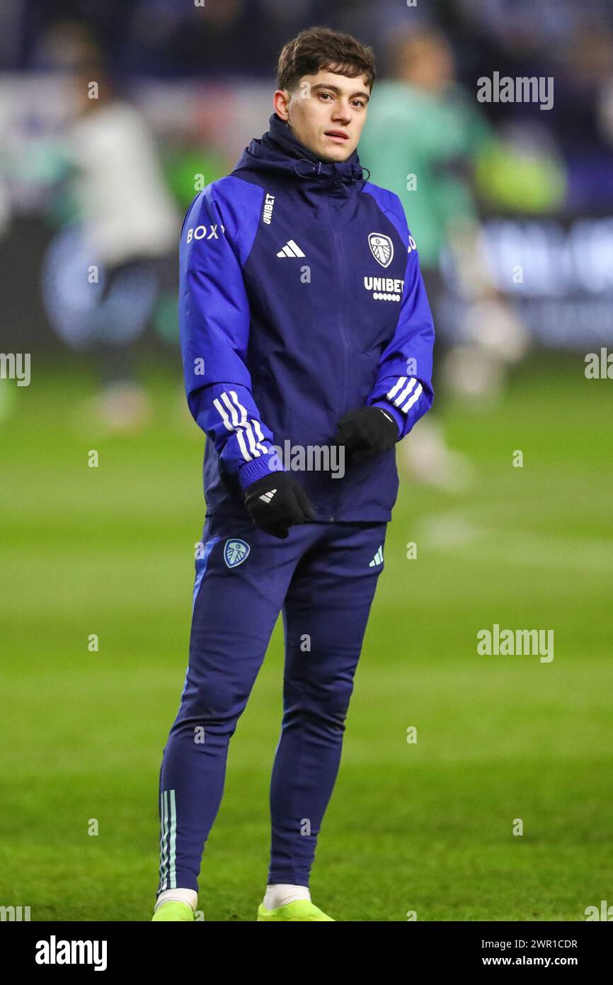 Leeds United midfielder Daniel James (20) warm up during the Sheffield ...