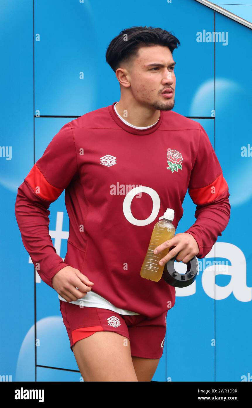 England's Marcus Smith (Harlequins) before kick off during Guinness 6 ...