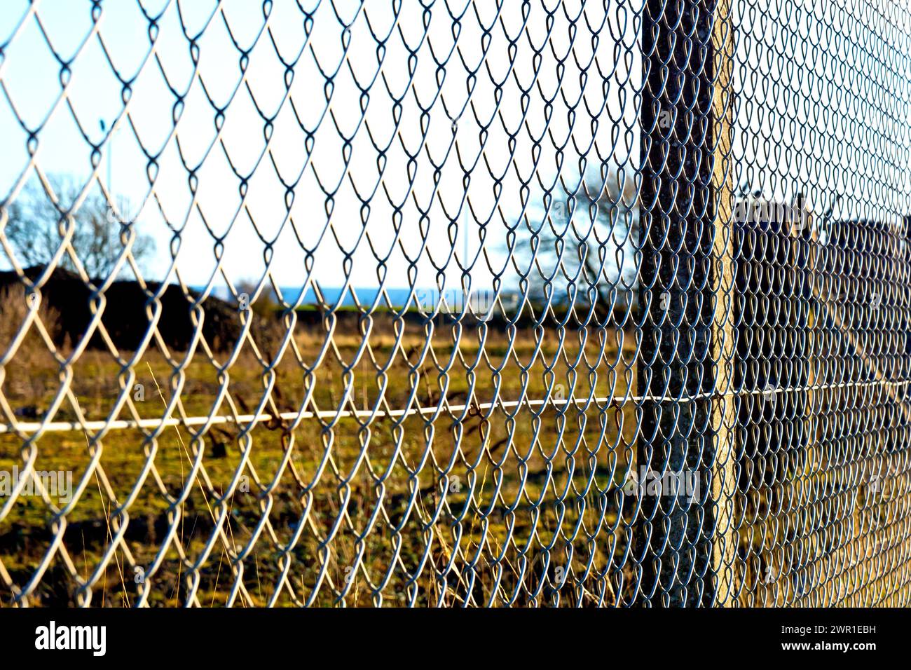 Close up pattern made from the inter-linking mesh of a chain link fence ...