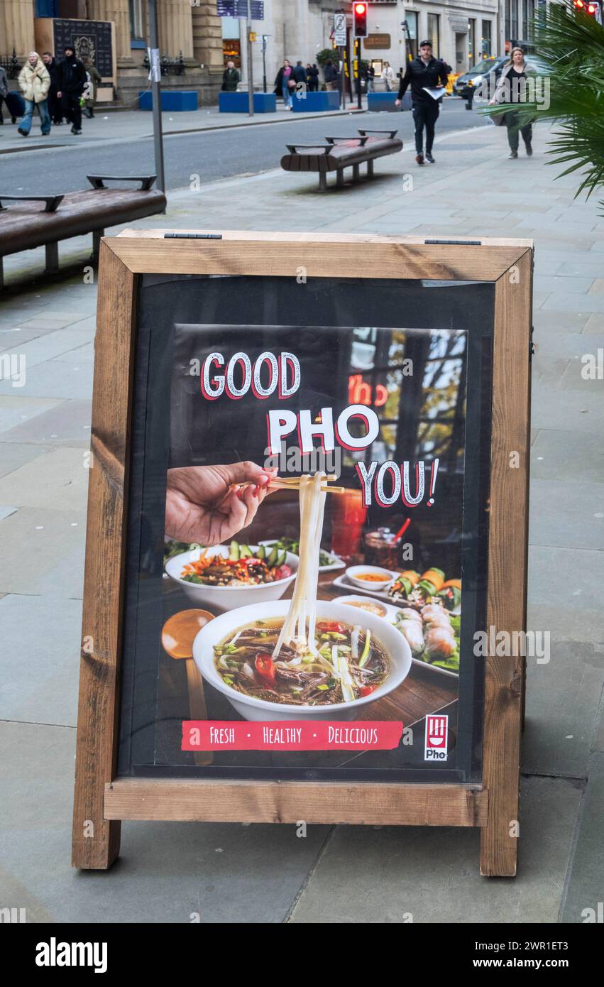 Folding sign on Castle Street Stock Photo - Alamy