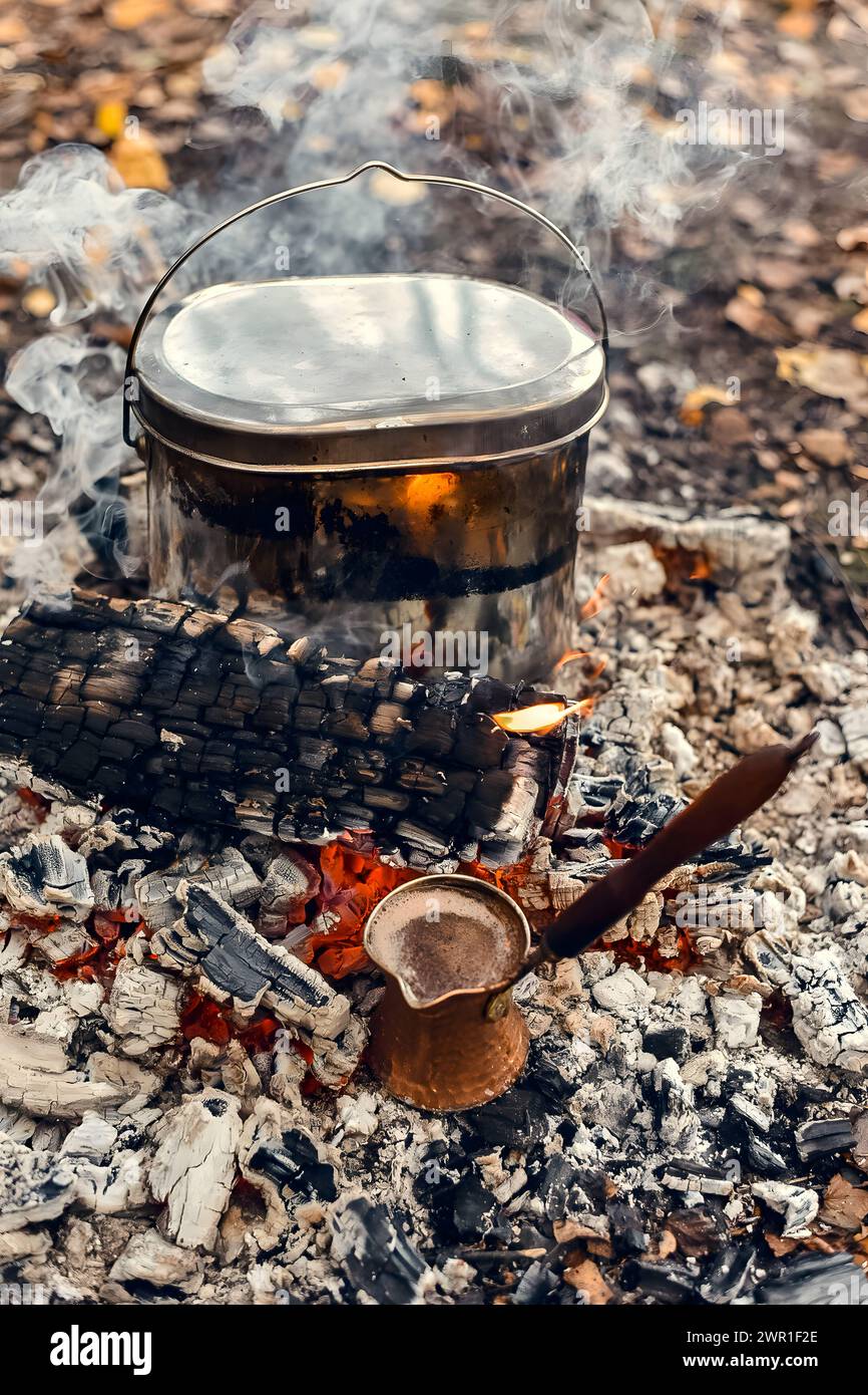 Girl cooking campfire hi-res stock photography and images - Alamy