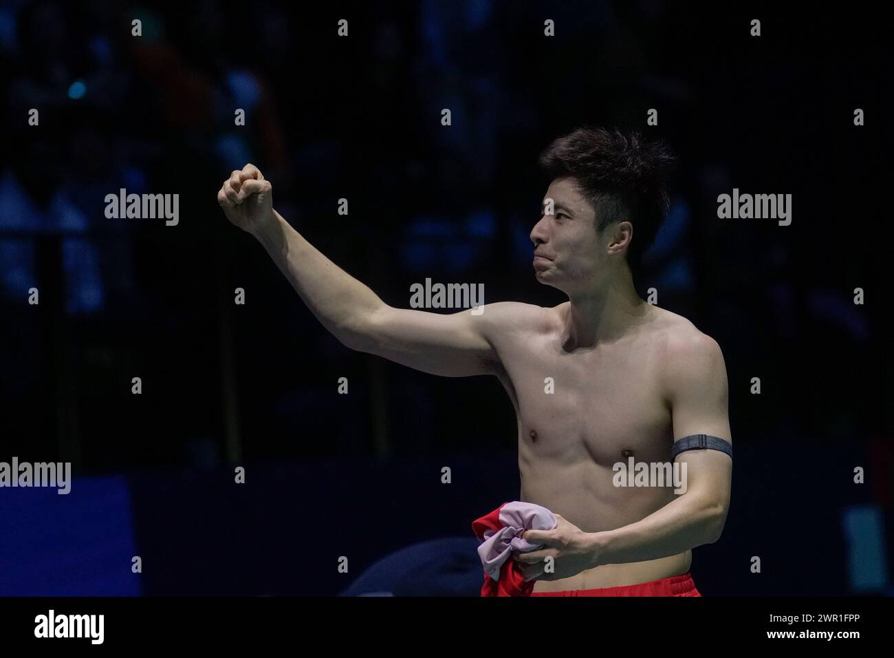 Shi Yu Qi of China celebrates after defeating Kunlavut Vitidsarn of ...