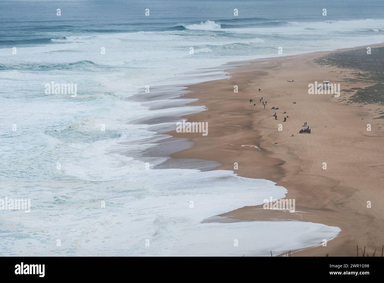 Spiaggia nazare hi-res stock photography and images - Alamy