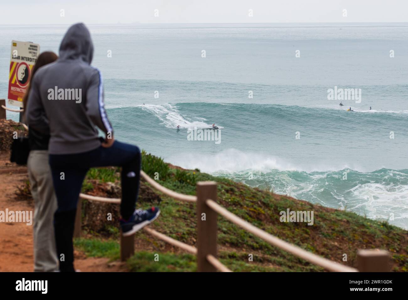 Spiaggia nazare hi-res stock photography and images - Alamy