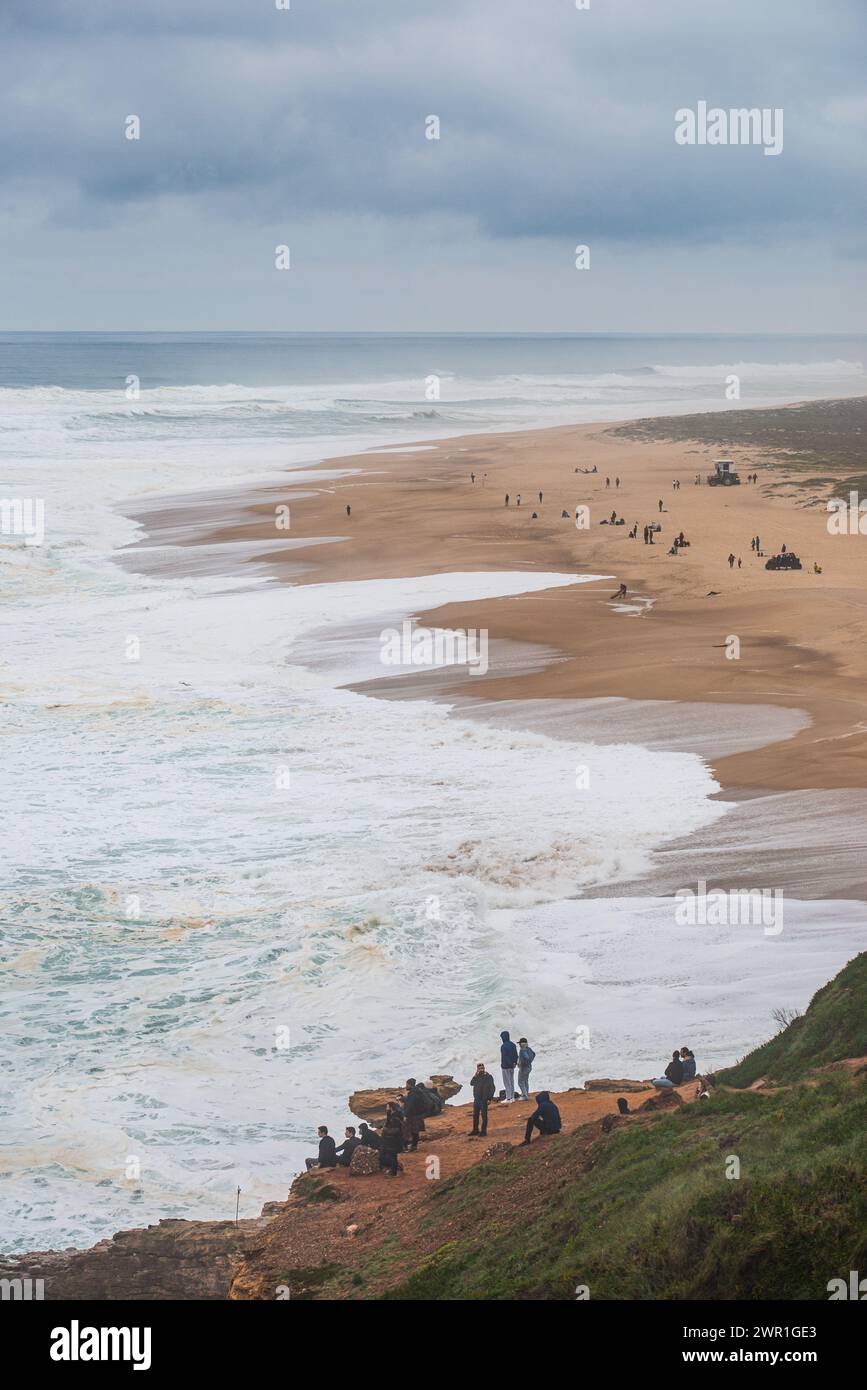 Spiaggia nazare hi-res stock photography and images - Alamy