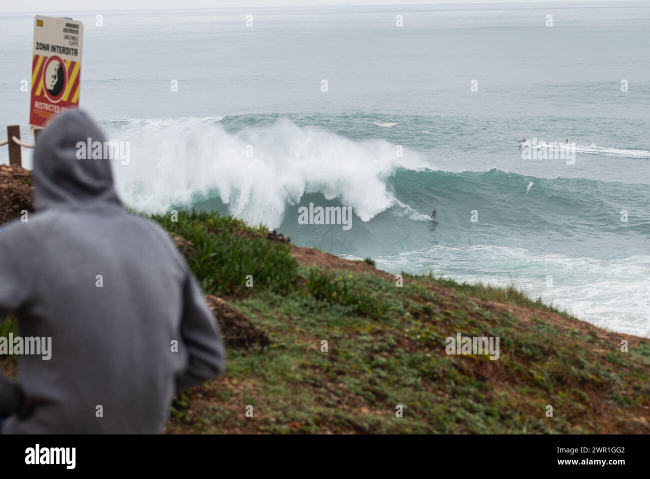 Spiaggia nazare hi-res stock photography and images - Alamy