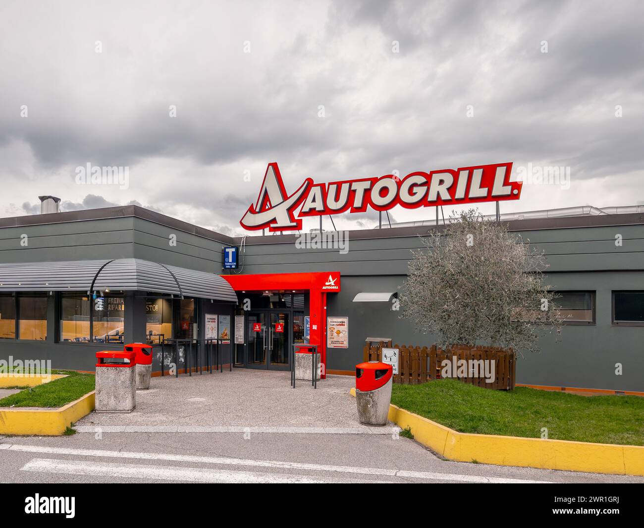 Highway autogrill hi-res stock photography and images - Alamy