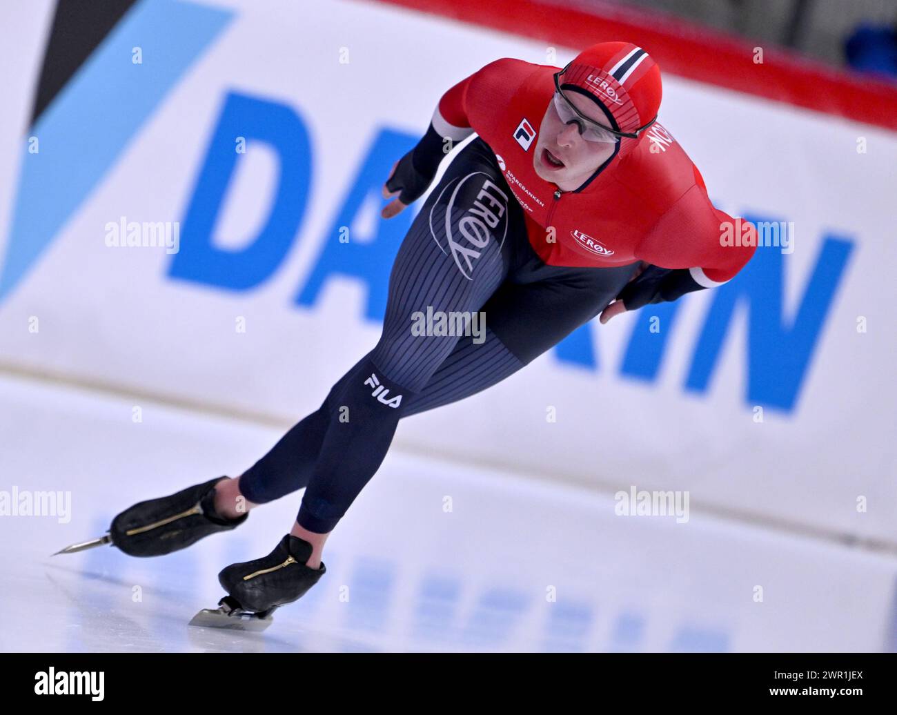 Inzell, Germany. 10th Mar, 2024. Speed skating, men, sprint world ...