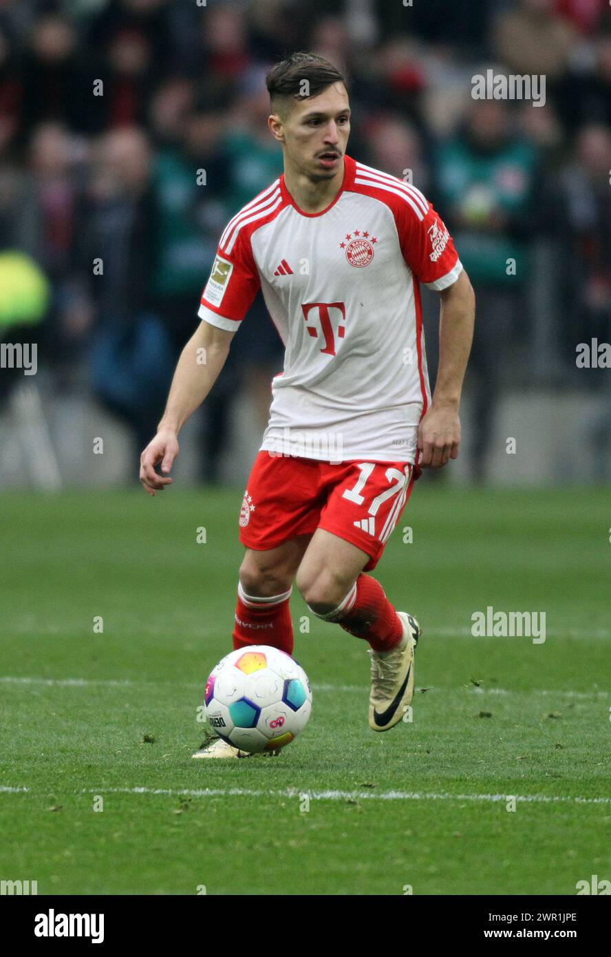 MUNICH, Germany. , . 17 Bryan ZARAGOZA in action during the Bundesliga ...