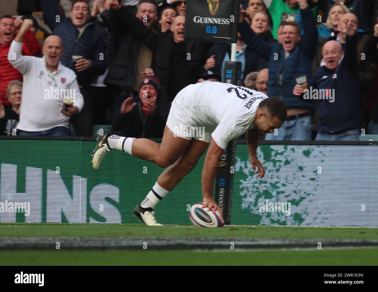 Round 4 hi-res stock photography and images - Alamy