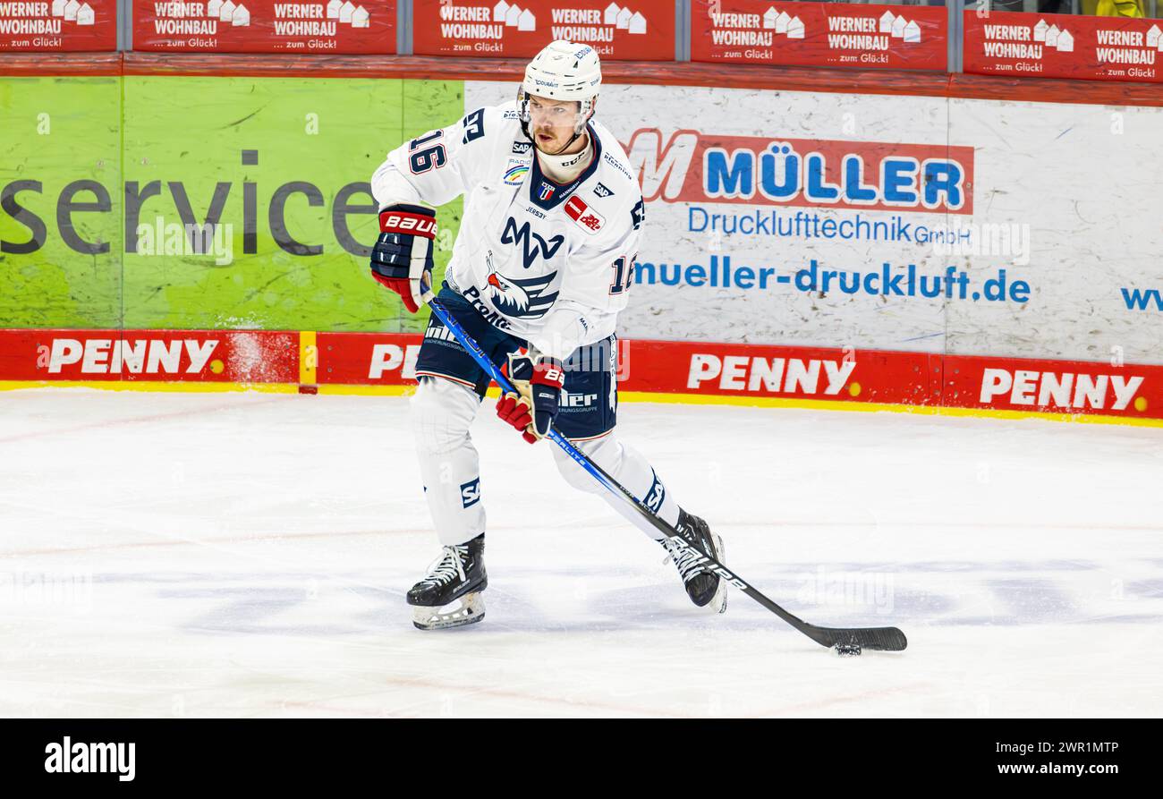 Max gildon hi-res stock photography and images - Alamy