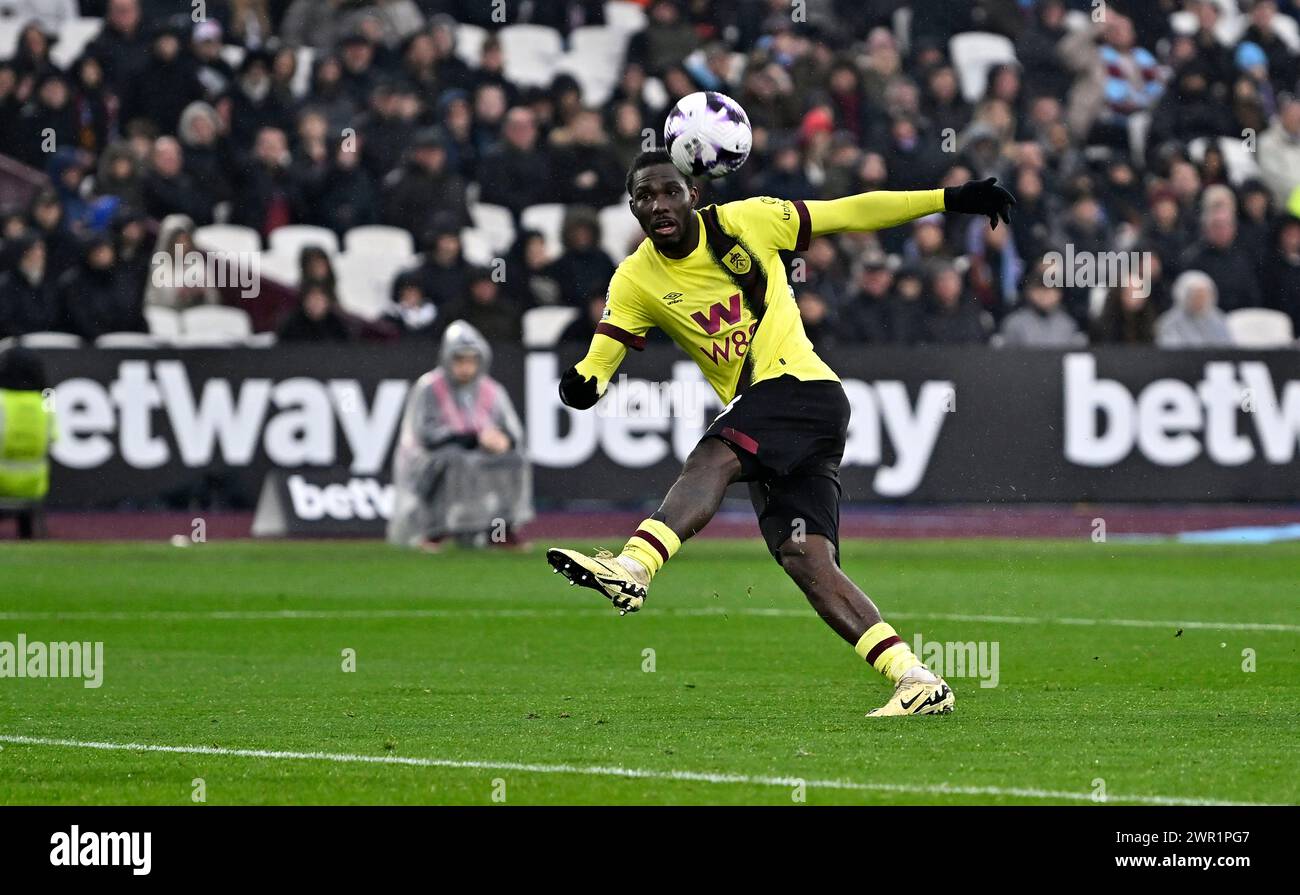 David datro fofana burnley 2024 hi-res stock photography and images - Alamy