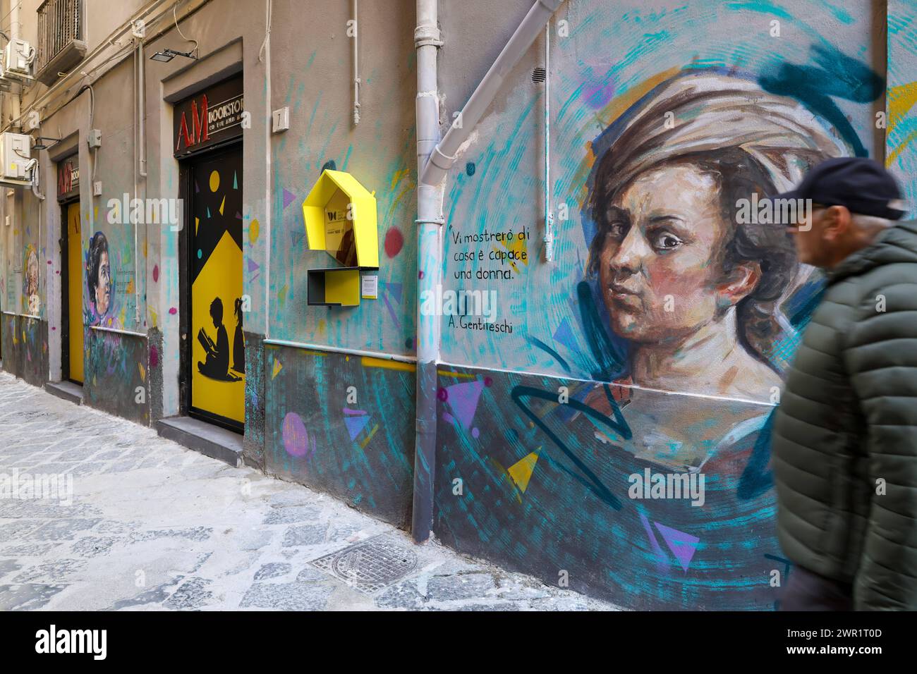 murals of famous women 10/03/2024 Naples, Vico queen queen in the ...