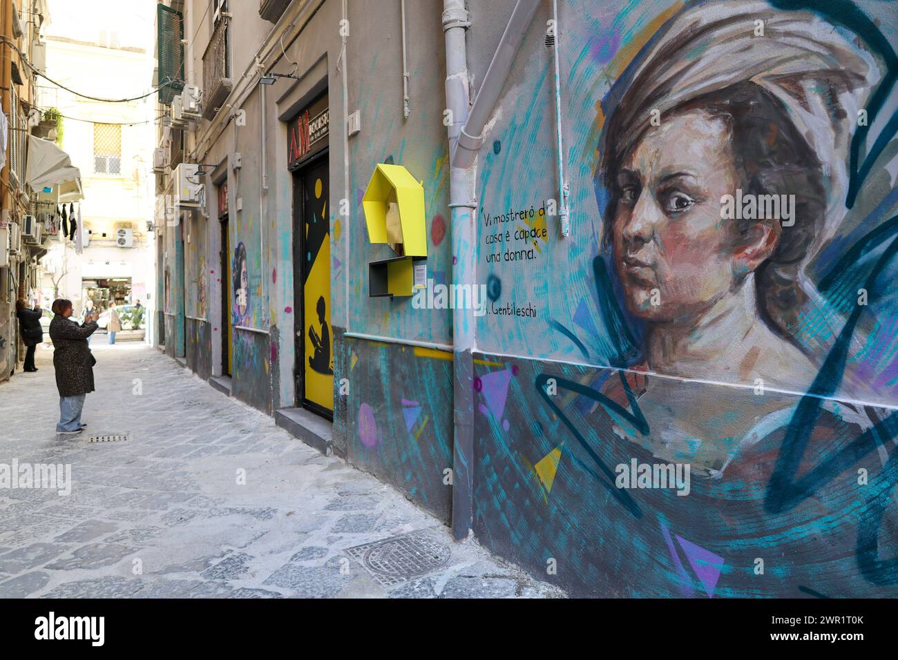 murals of famous women 10/03/2024 Naples, Vico queen queen in the ...
