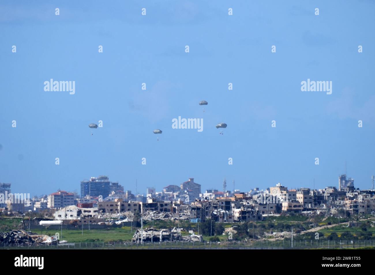 Israeli planes drop humanitarian aid to residents in the northern Gaza ...