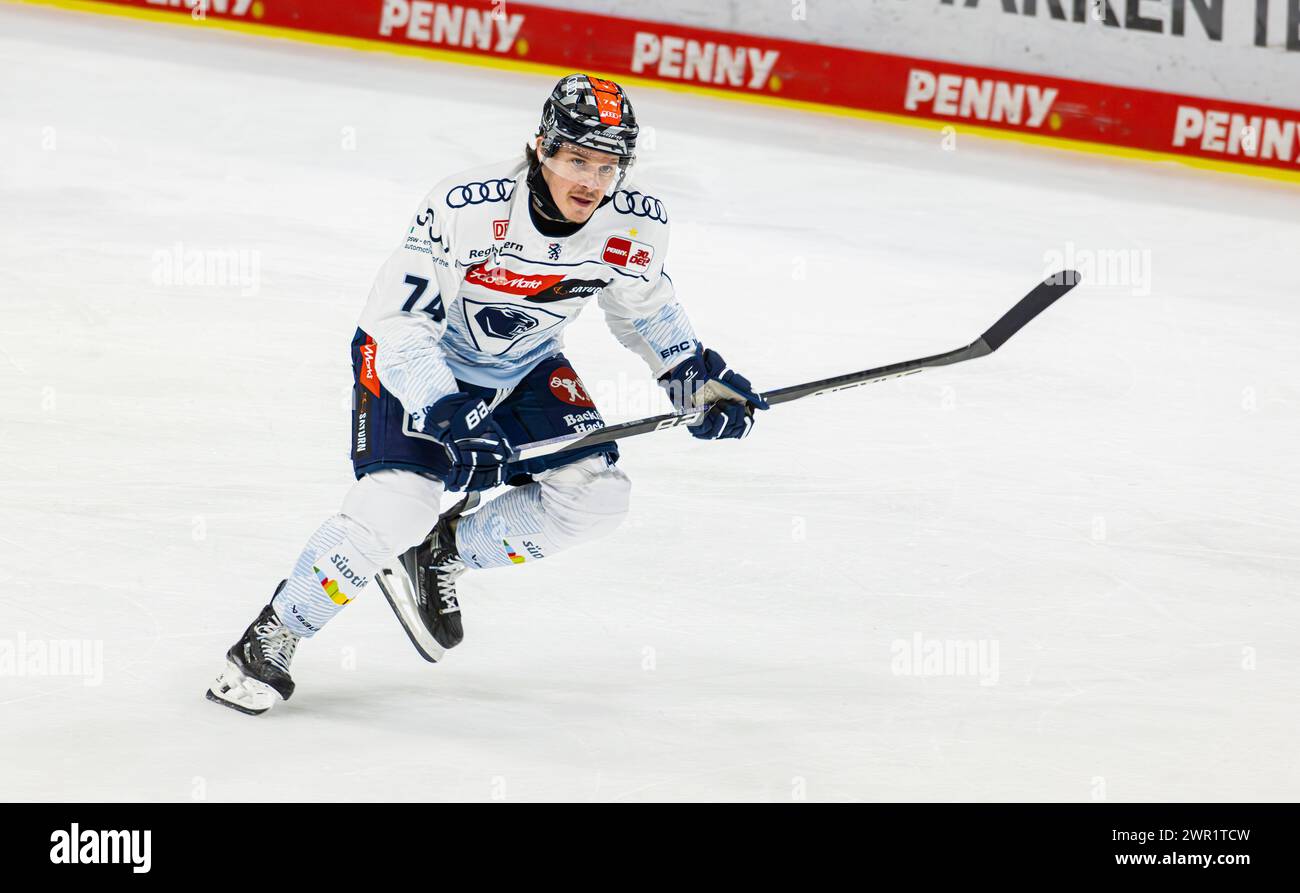 Travis st denis hi-res stock photography and images - Alamy