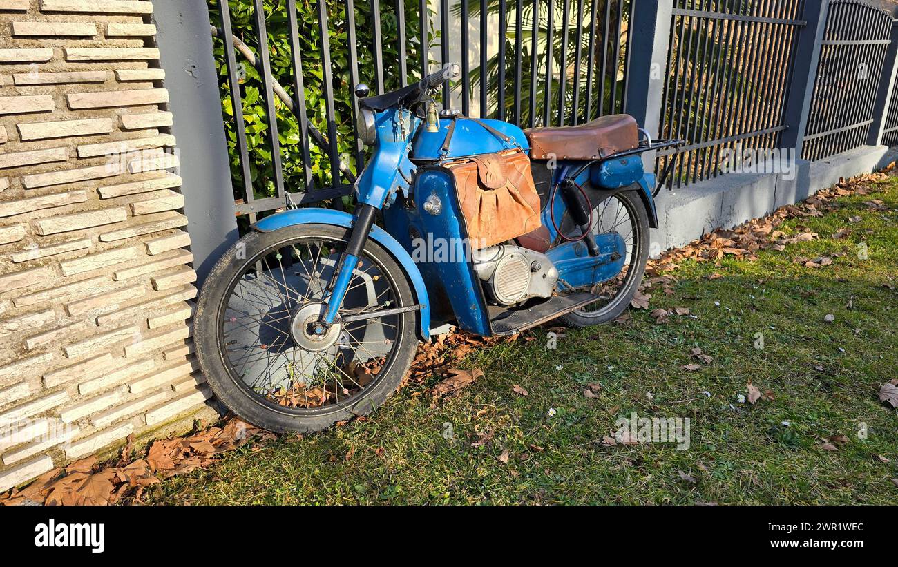Vintage old in need of restoration blue motorbike with worn out light ...