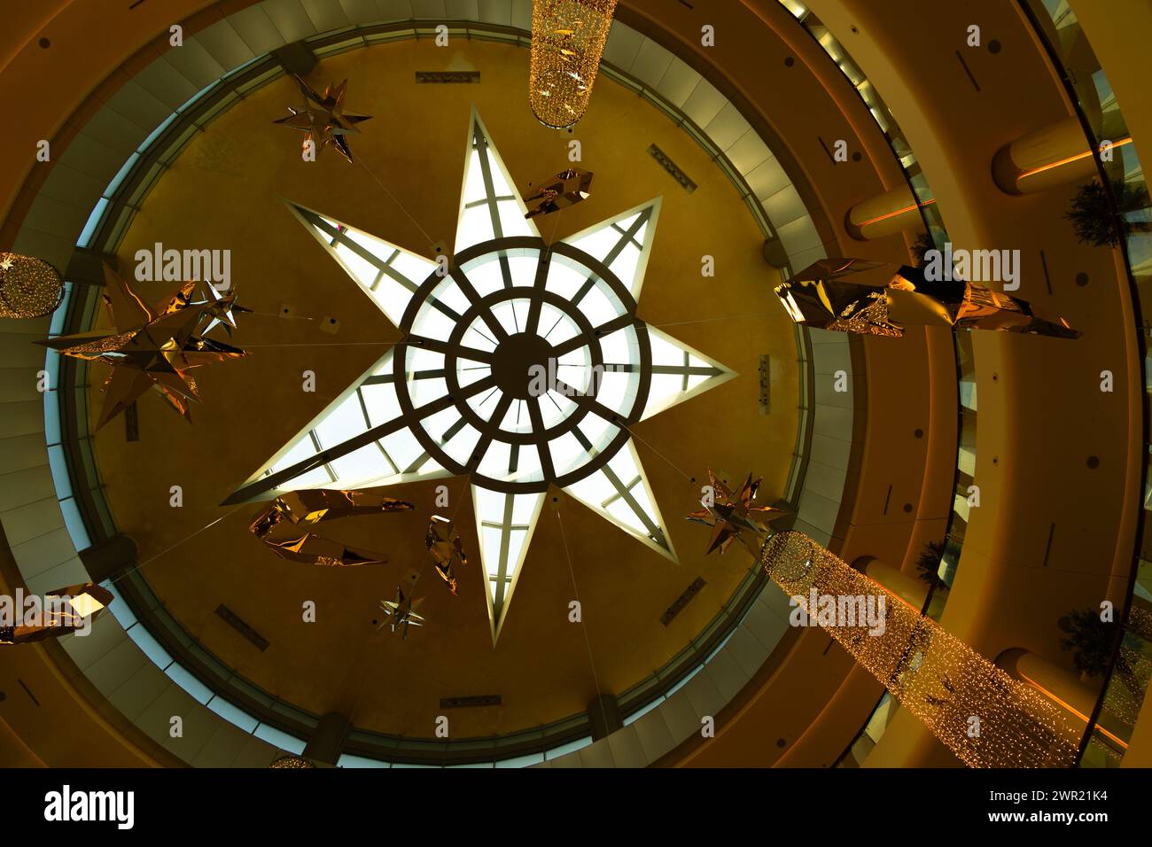 Amazing archerite view of Dubai Shopping mall roof top, an amazing ...