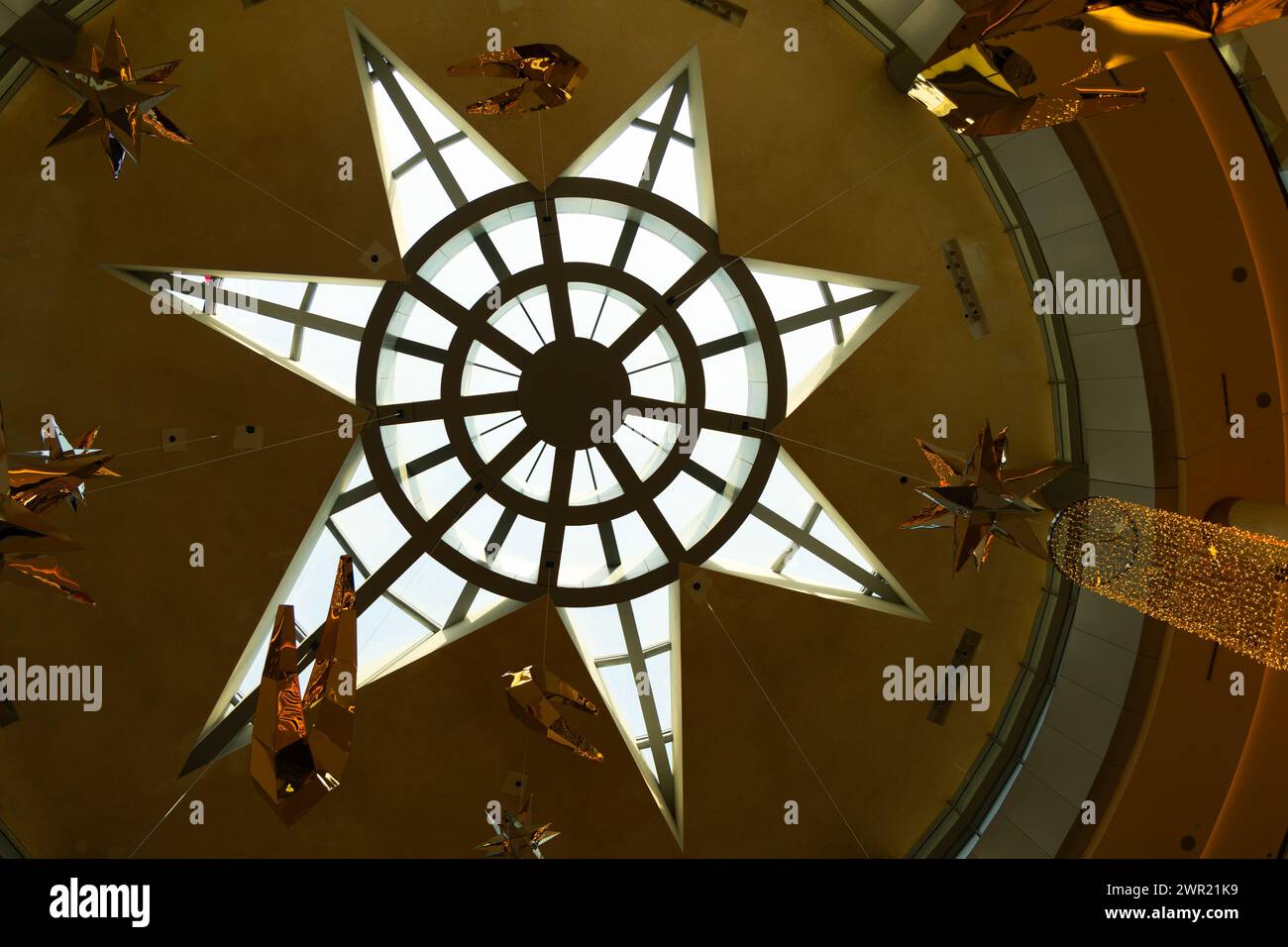 Amazing archerite view of Dubai Shopping mall roof top, an amazing ...