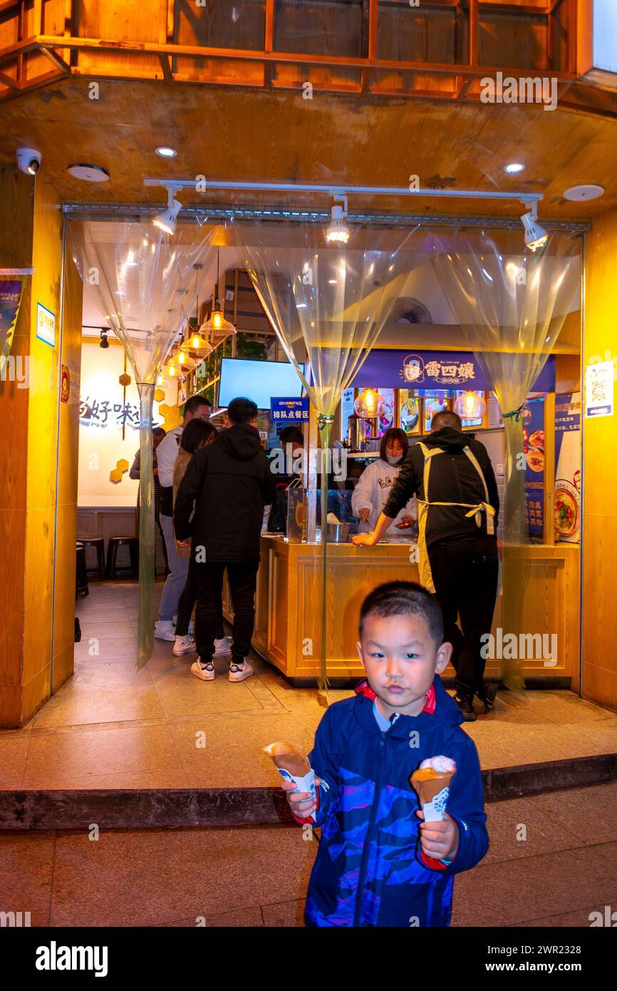 Chinese family selecting hi-res stock photography and images - Alamy