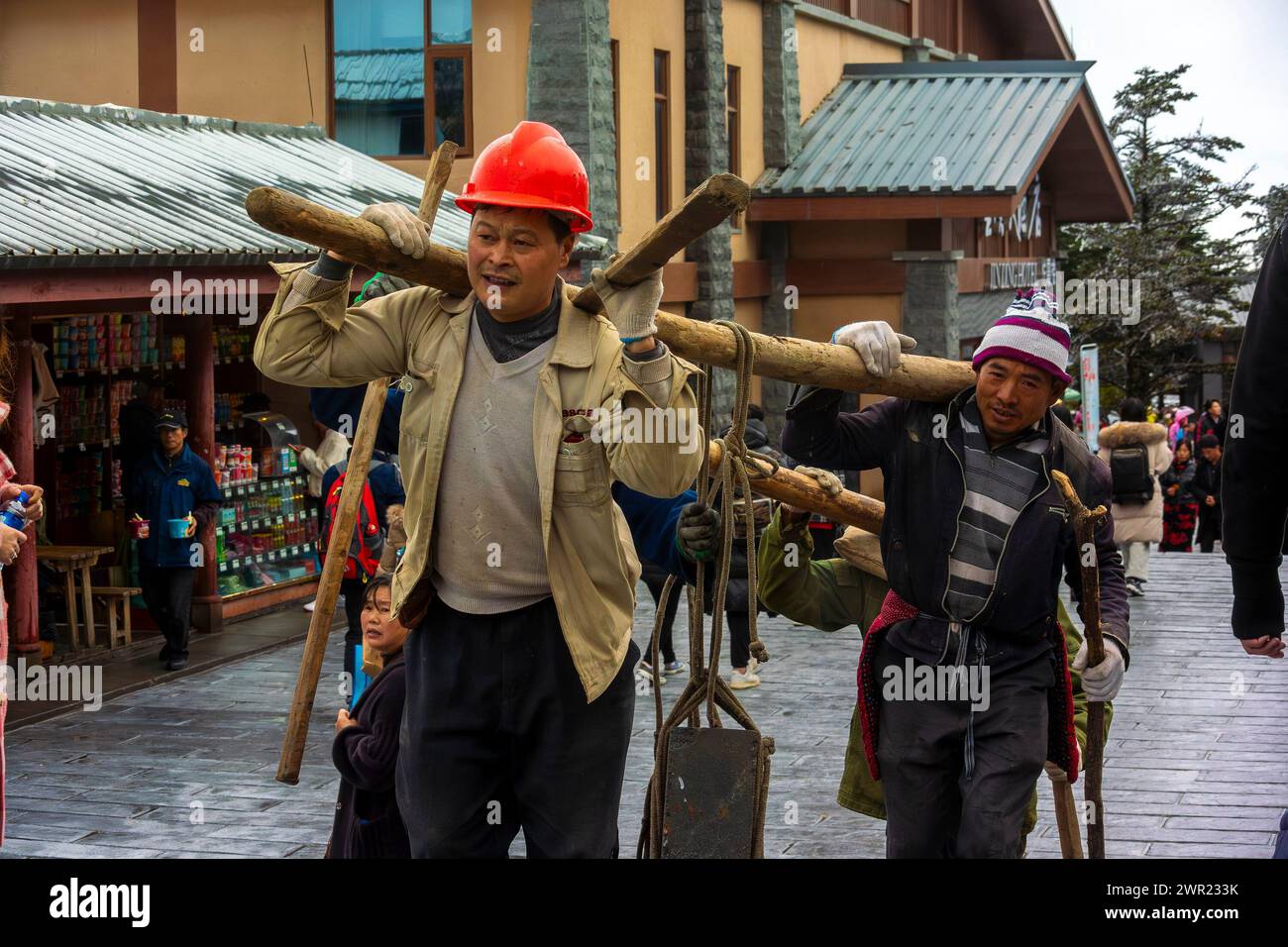 EMEISHAN, China, Group People, Men, Chinese Construction Workers ...