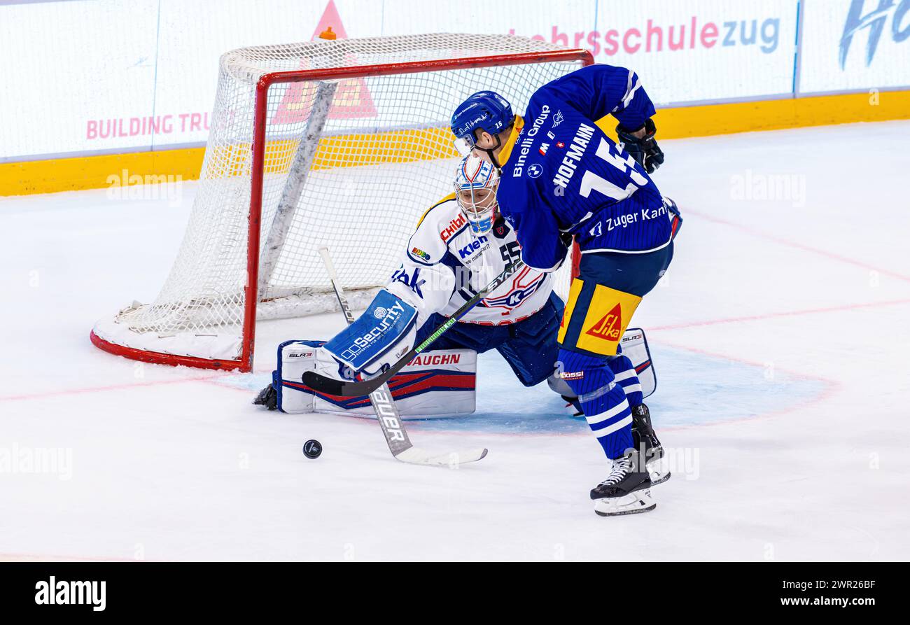 Zug Stürmer #15 Gregory Hofmann mit der Möglichkeit zur Zuger Führung ...