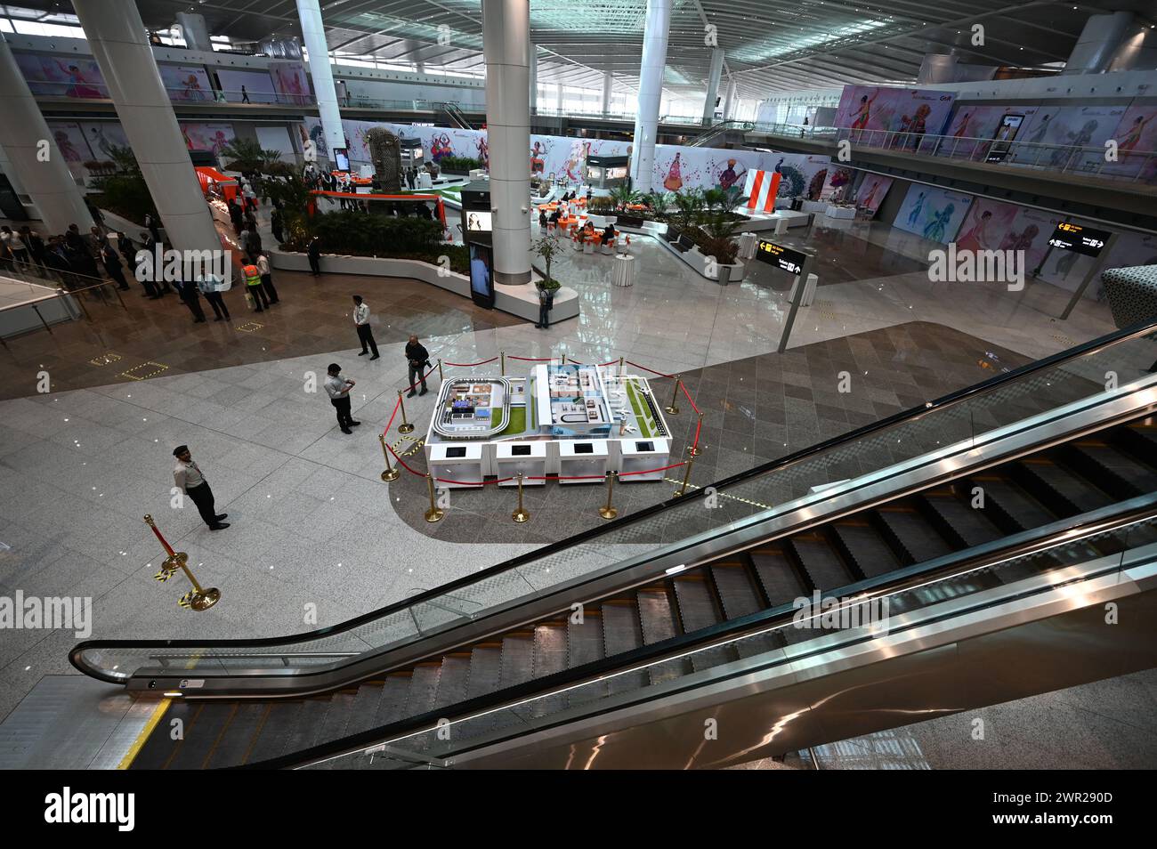 Terminal 2 delhi airport hi-res stock photography and images - Alamy