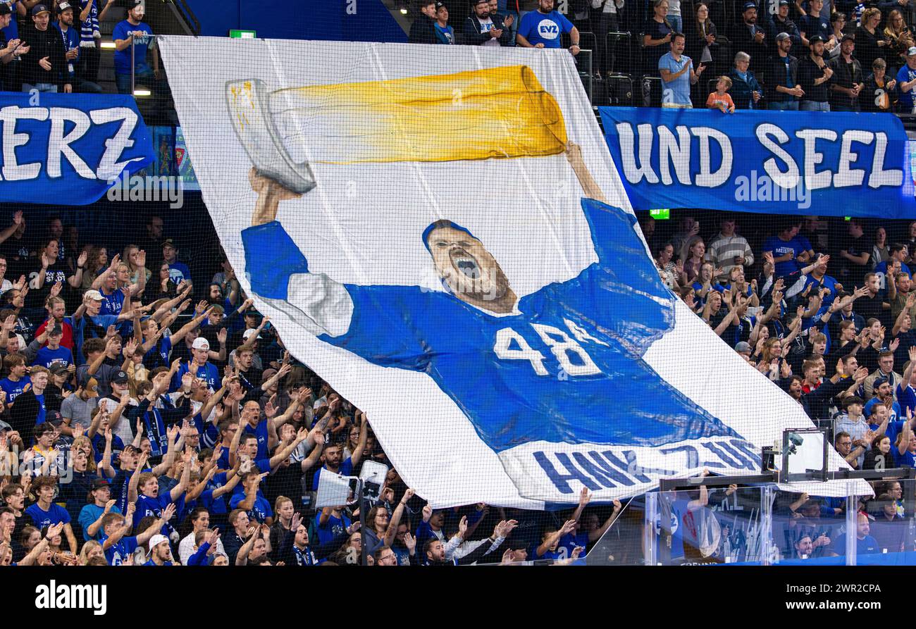 Die Zuger Stehplatzfans verabschieden ihren langjährigen und ...