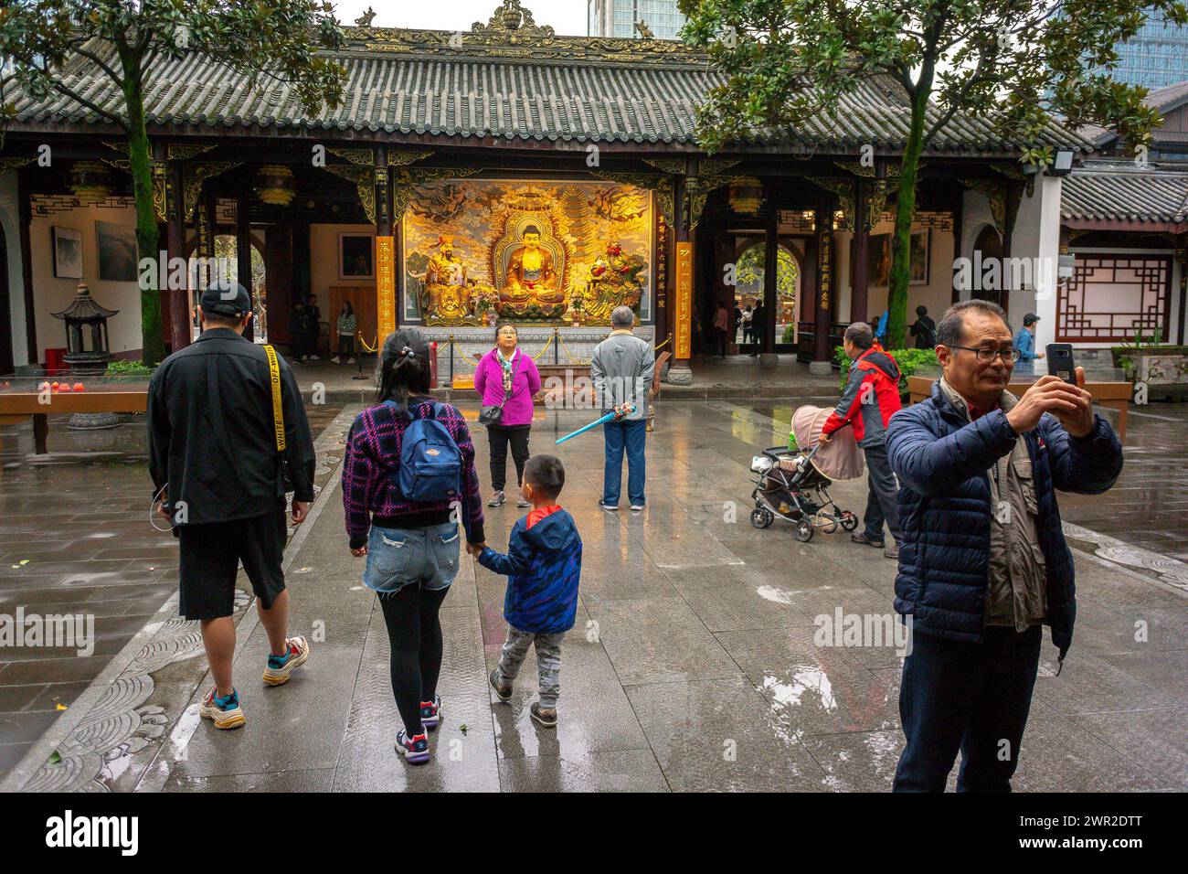 Chengdu, China, Sichuan, Large Crowd People, Chinese Tourists Visiting ...