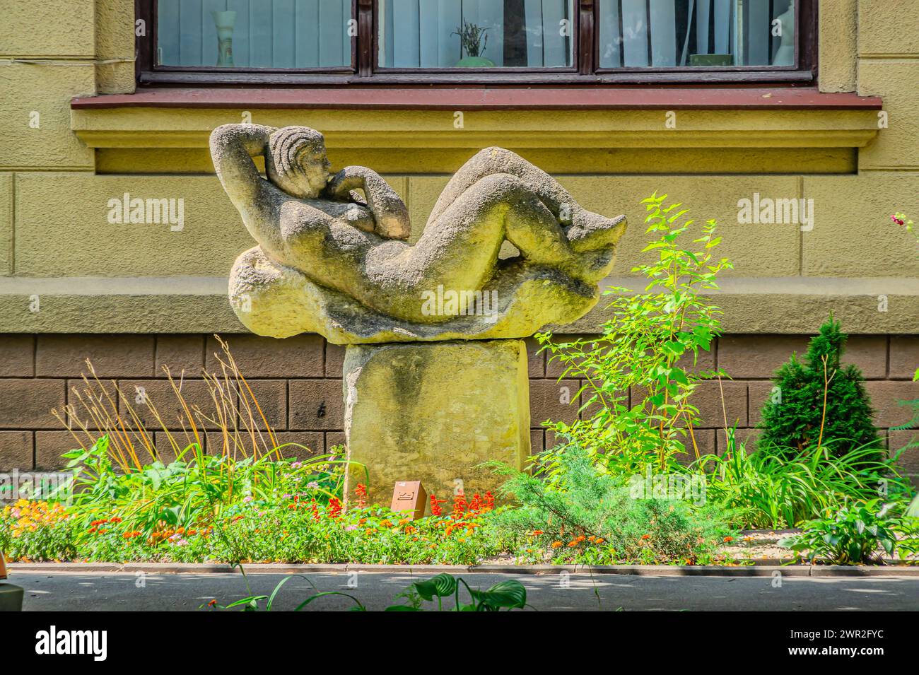 Bronze sculpture reclining woman hi-res stock photography and images ...