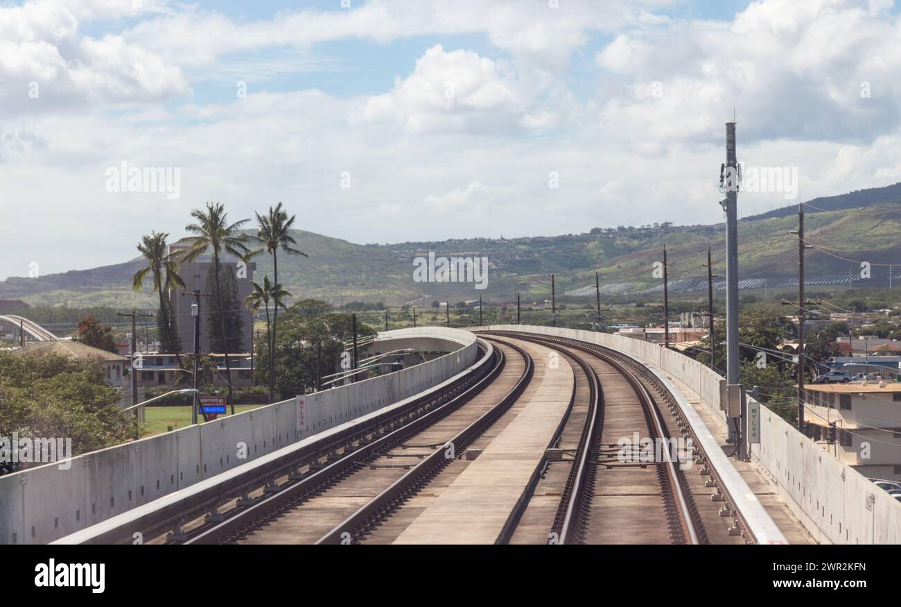 Skyline honolulu transit hi-res stock photography and images - Alamy