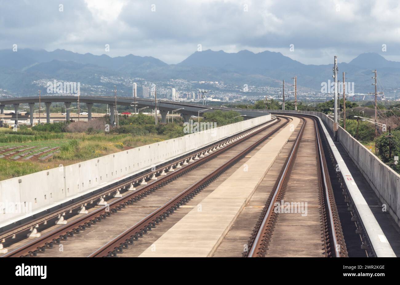 Skyline honolulu transit hi-res stock photography and images - Alamy