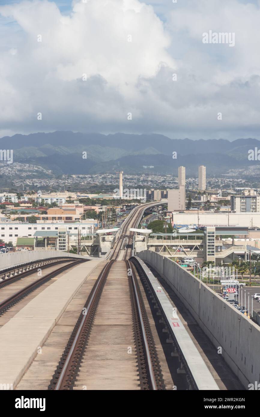 Skyline honolulu transit hi-res stock photography and images - Alamy