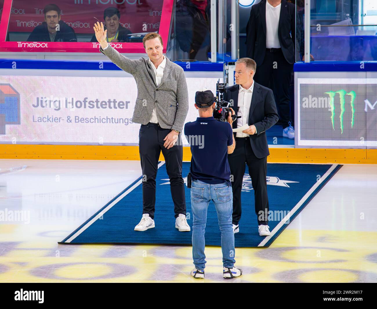 Verabschiedung von Carl Klingberg in der Zuger Bossard Arena. (Zug ...
