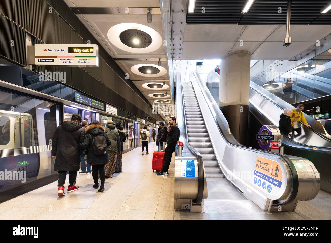 London Paddington Elizabeth line platform Stock Photo - Alamy