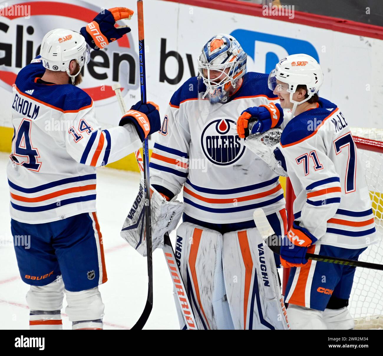 Calvin pickard oilers hi-res stock photography and images - Alamy