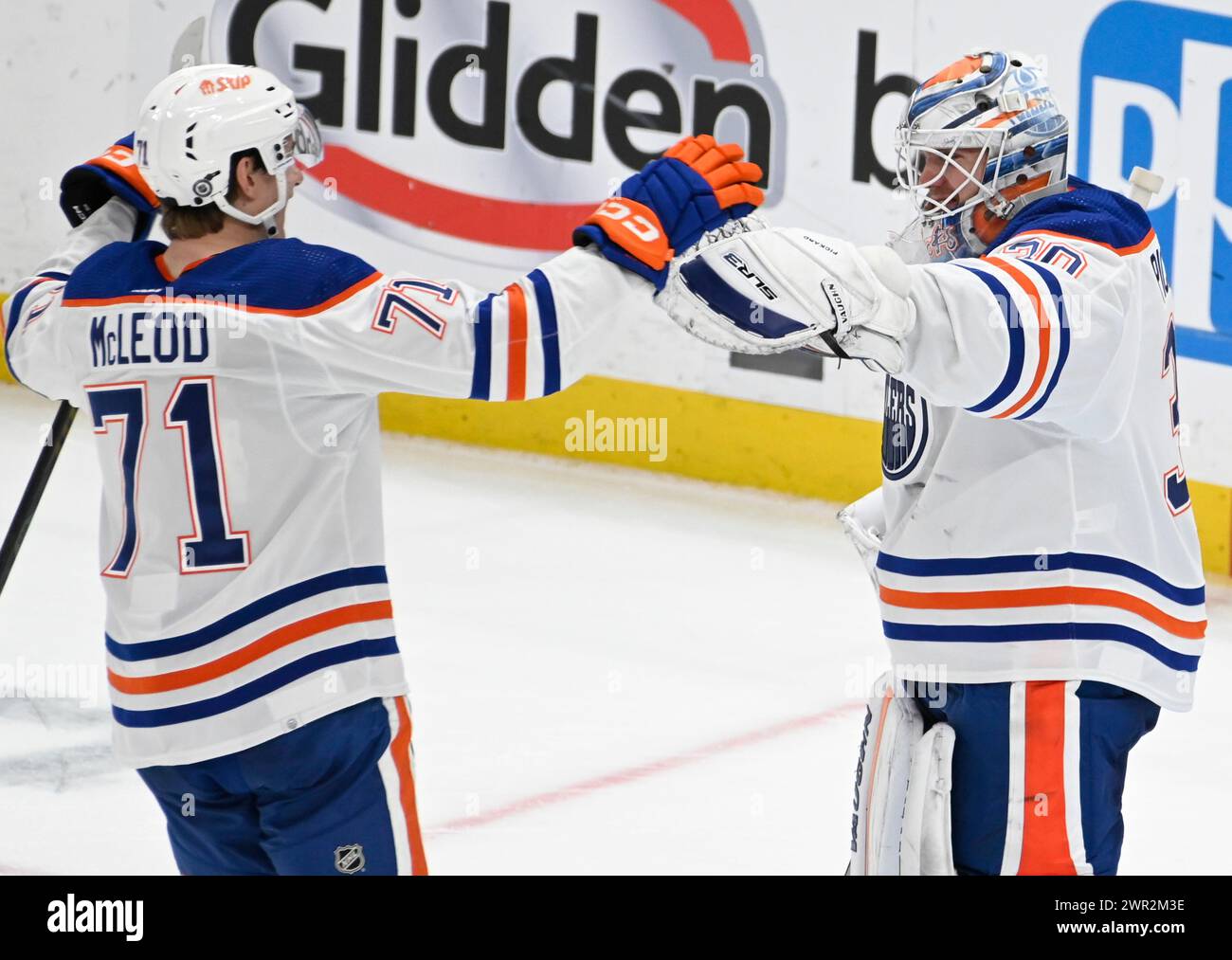 Calvin pickard oilers hi-res stock photography and images - Alamy