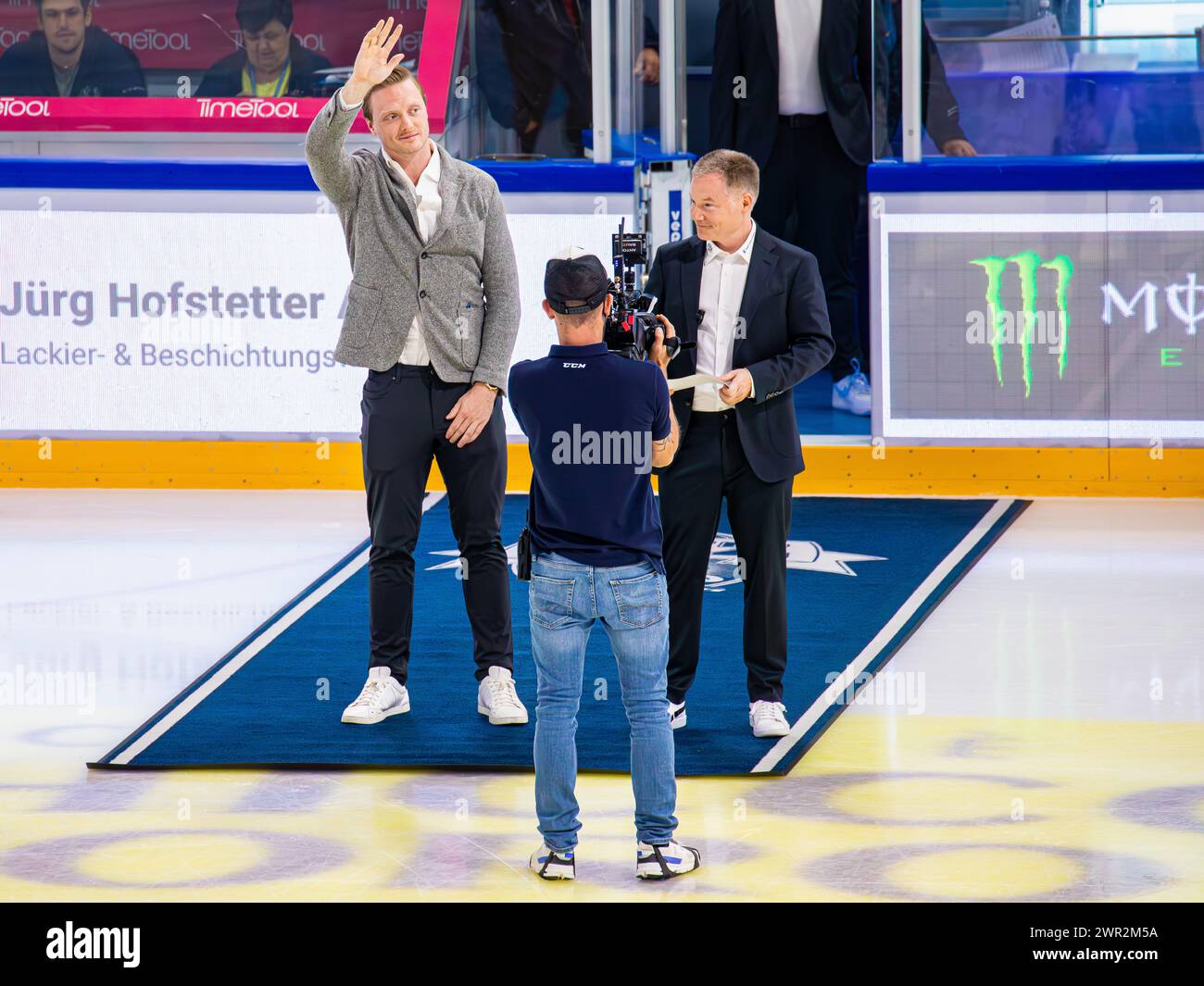 Verabschiedung von Carl Klingberg in der Zuger Bossard Arena. (Zug ...