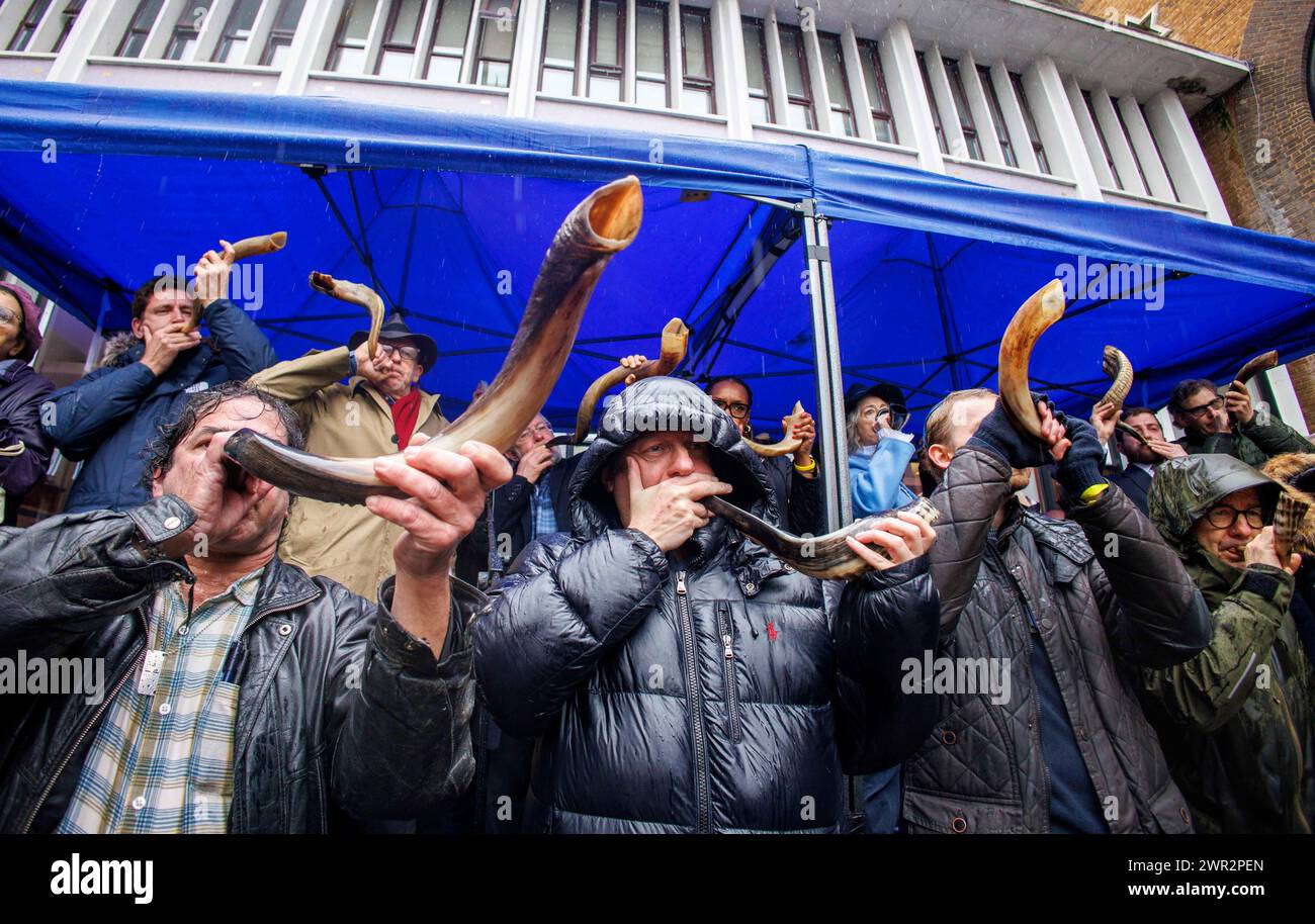 155 days in captivity hi-res stock photography and images - Alamy