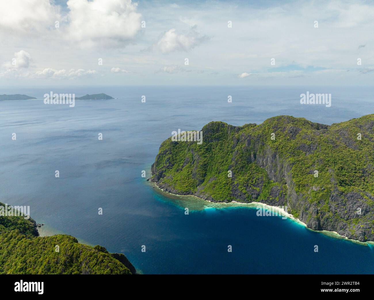 Islands with limestone rock structures in El Nido. Tapiutan and ...