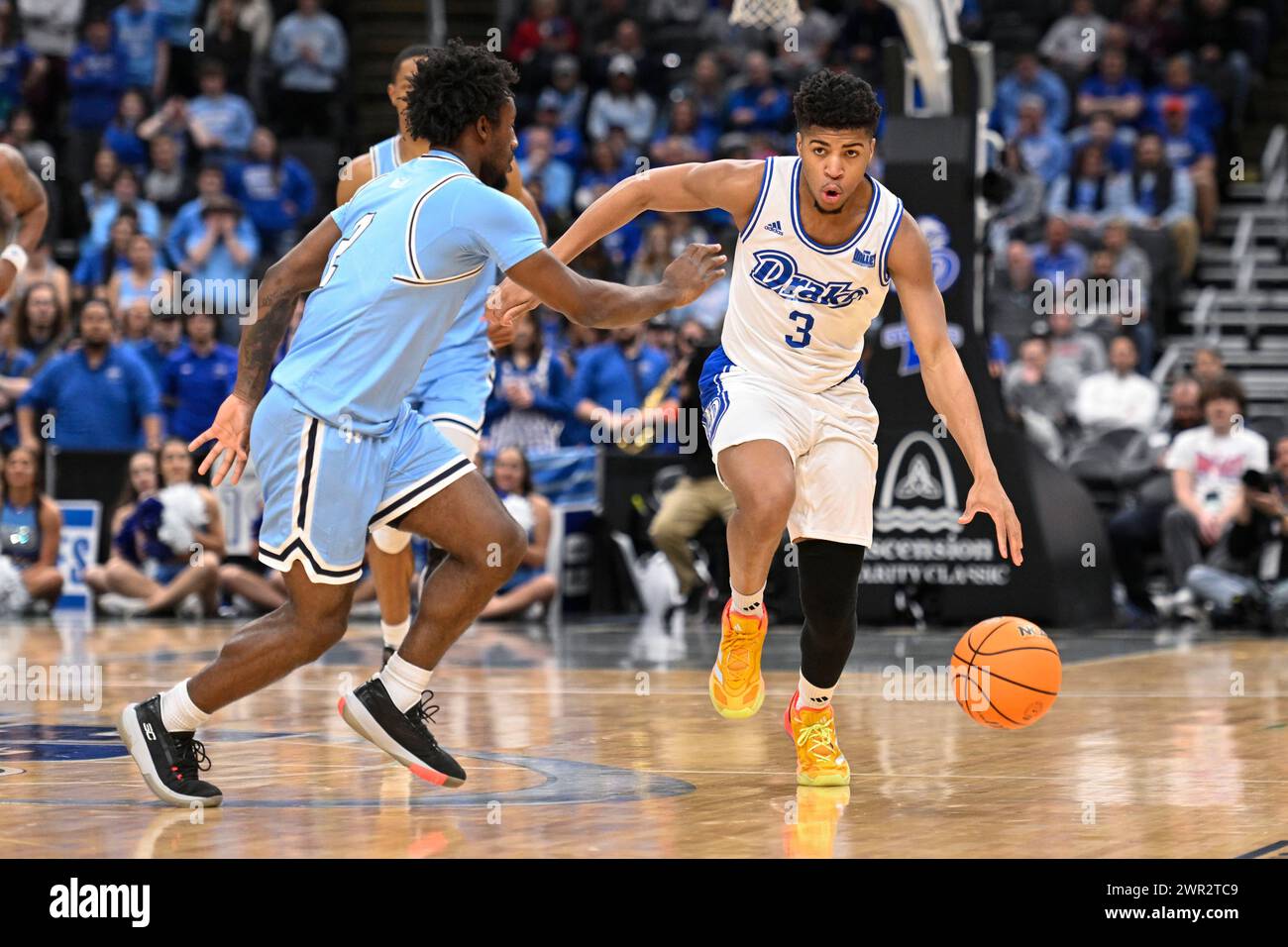 Drake's Colby Garland (3) is defended by Indiana State's Isaiah Swope ...