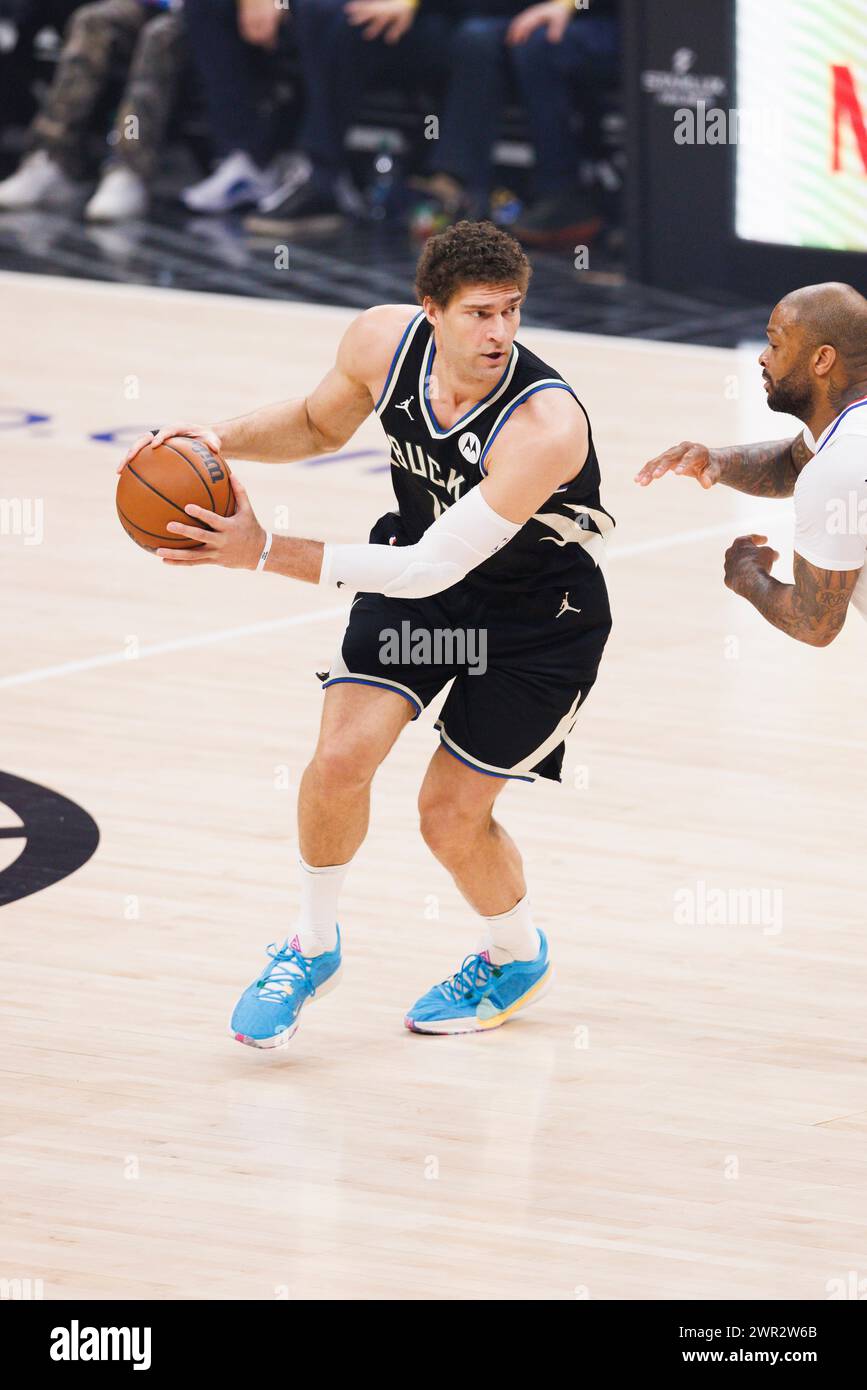 LOS ANGELES, CA - MARCH 10: Milwaukee Bucks center Brook Lopez (11 ...