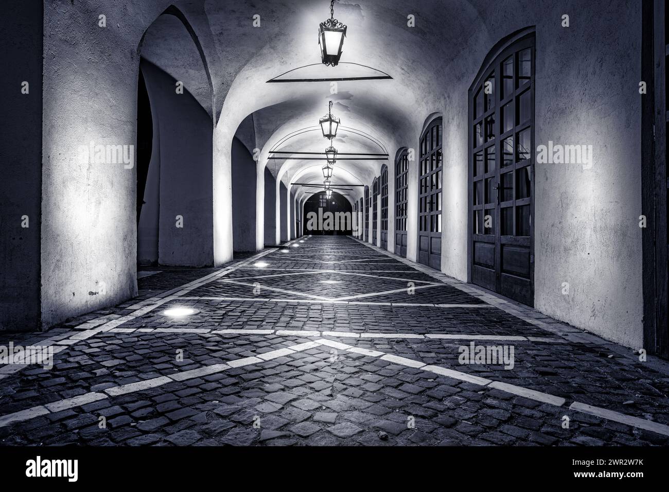 Old street building architecture hi-res stock photography and images ...