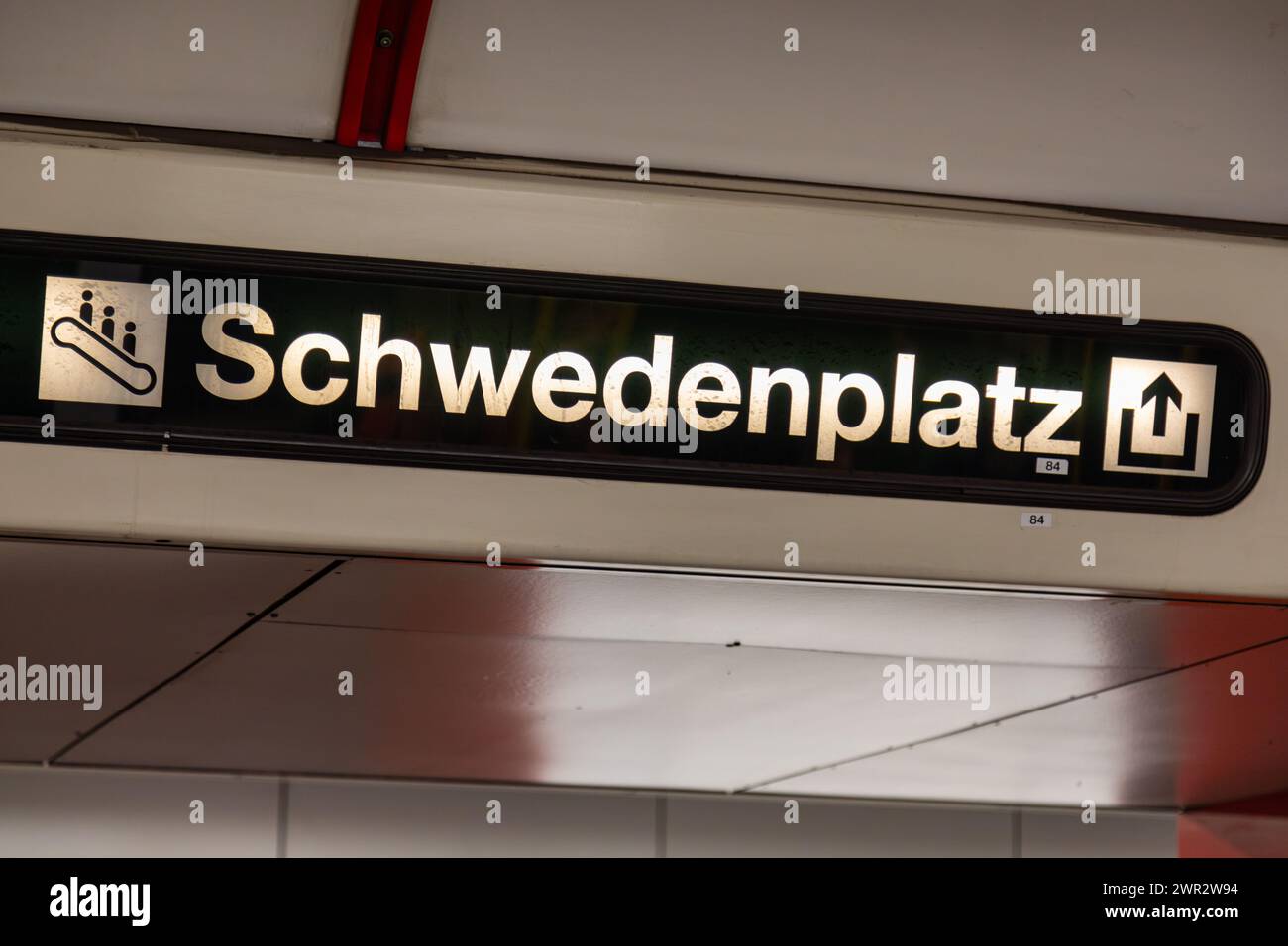 U bahn station sign vienna austria hi-res stock photography and images ...