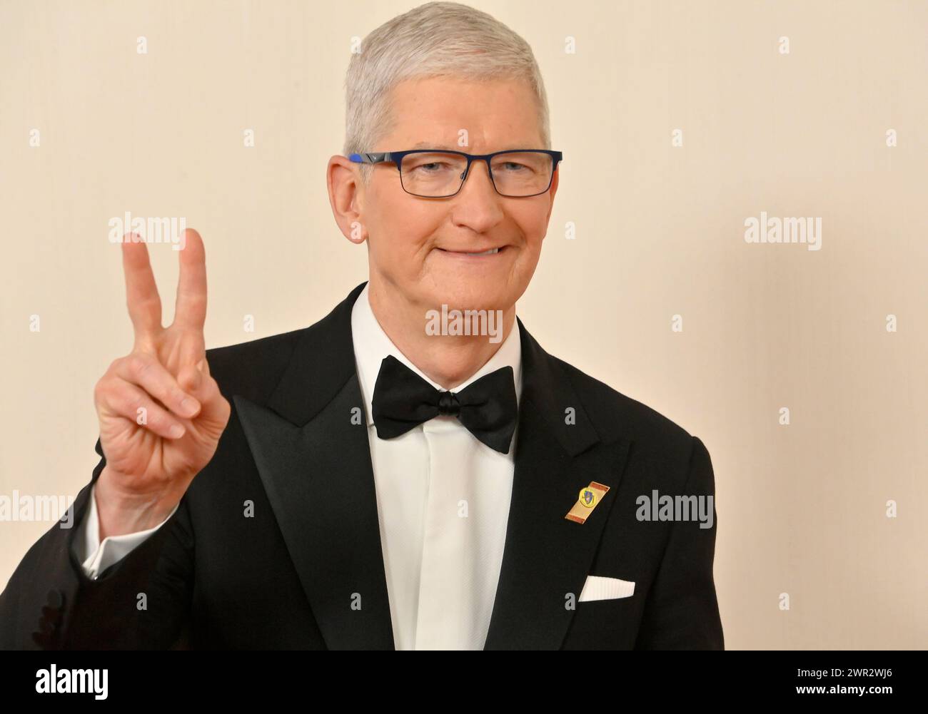 Hollywood, United States. 10th Mar, 2024. Tim Cook arrives on the red ...